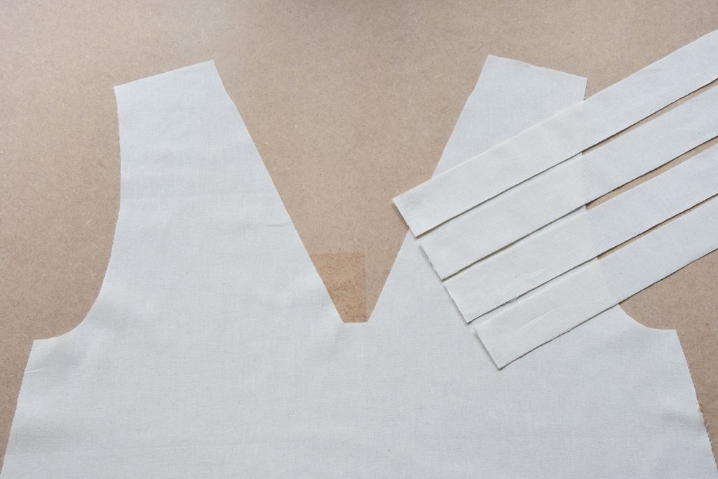 Coudre un col V - Journal Artesane - Arts du Fil