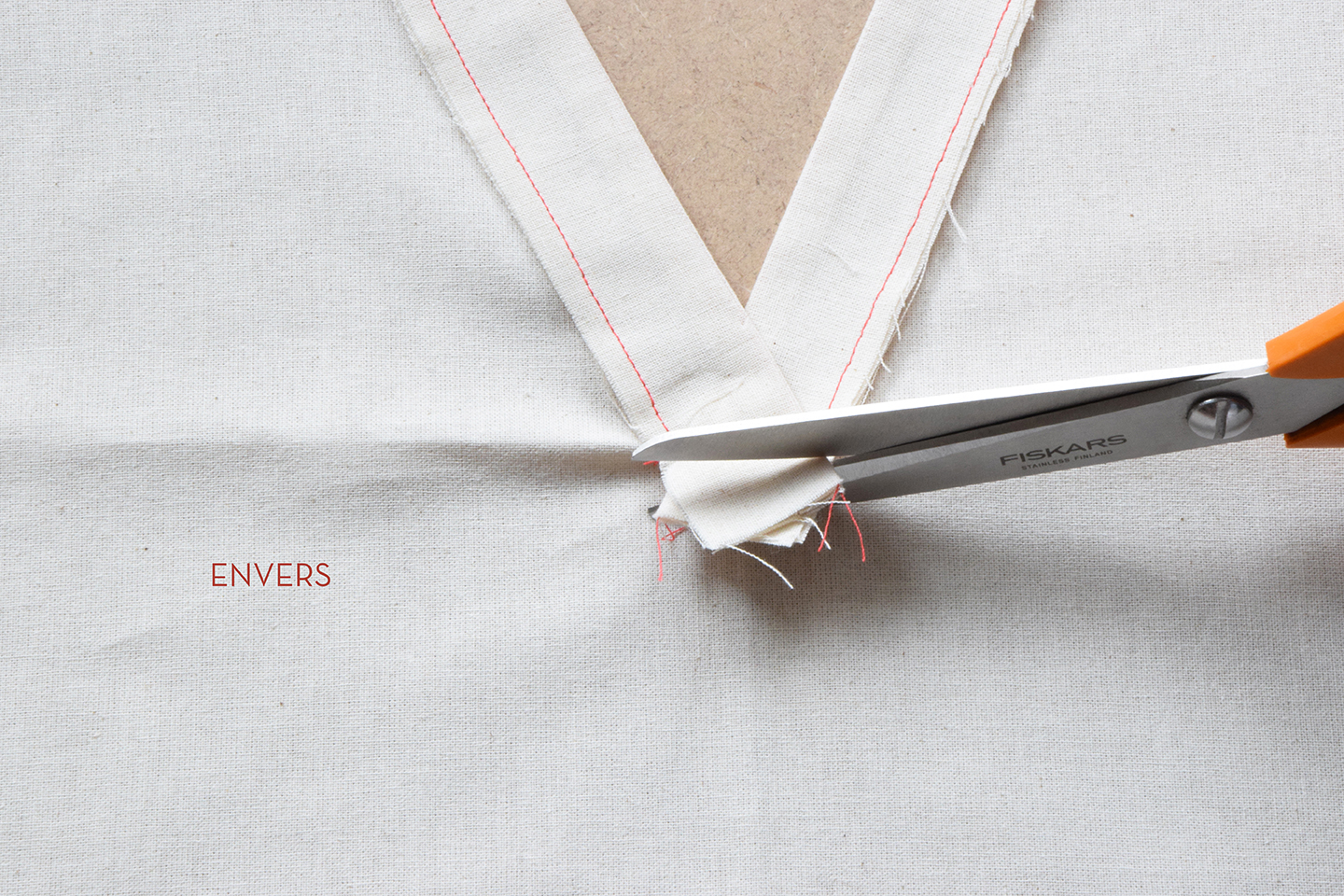 Coudre un col V - Journal Artesane - Arts du Fil