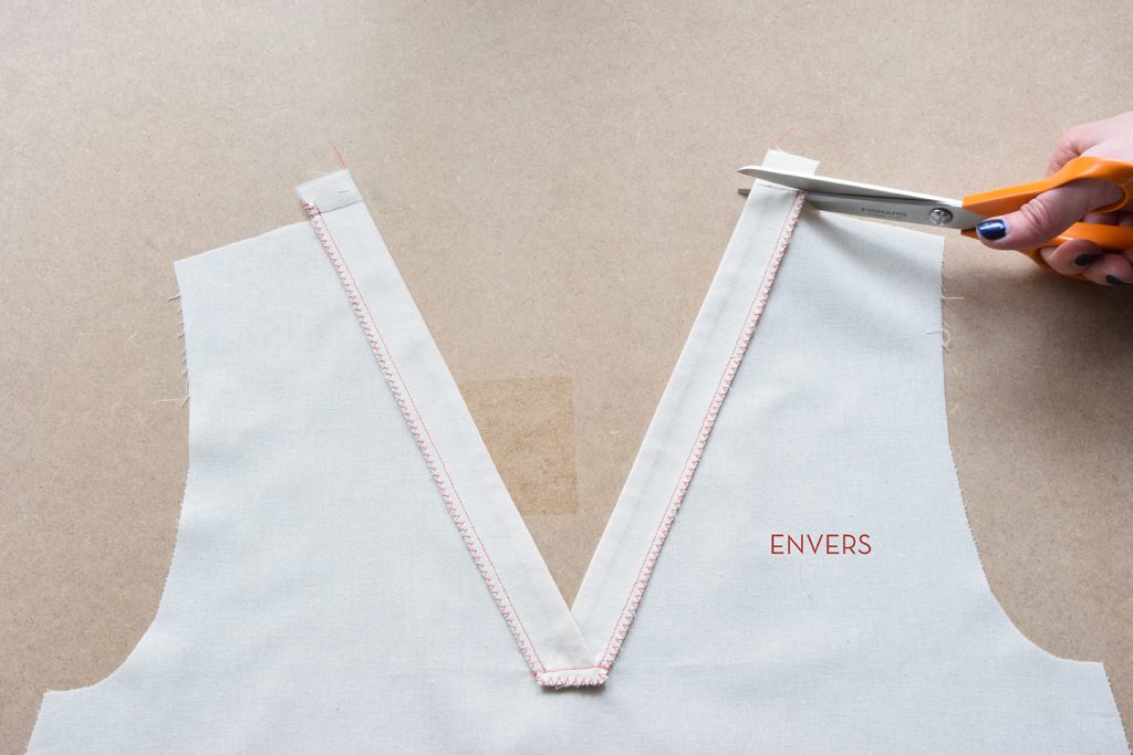 Coudre un col V - Journal Artesane - Arts du Fil